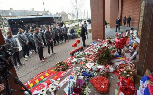Liverpool teams pay tribute to Hillsborough 96 on 30th anniversary of ...