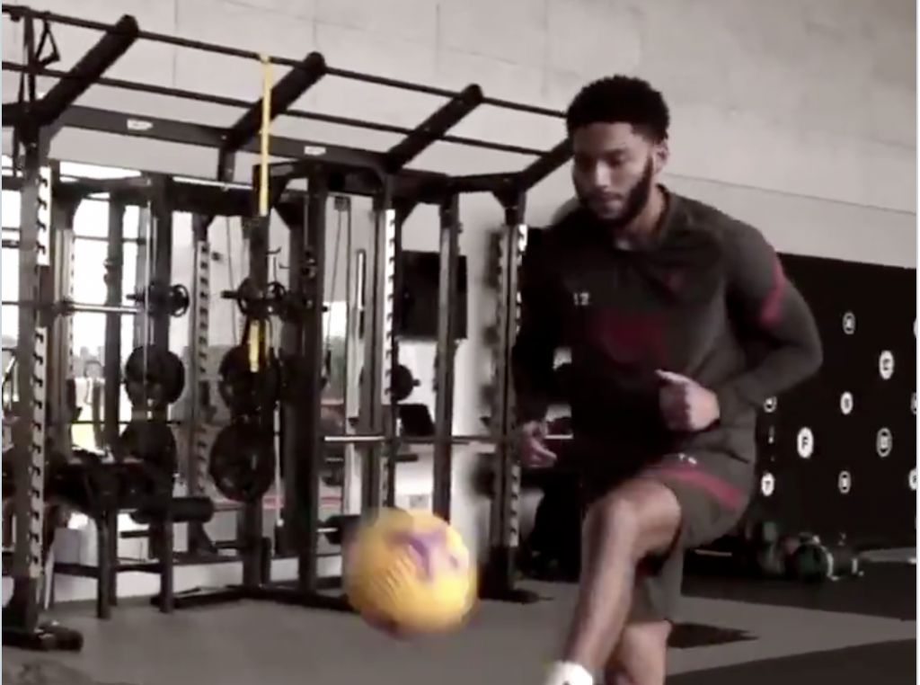 (Video) Joe Gomez is running again and kicking a football