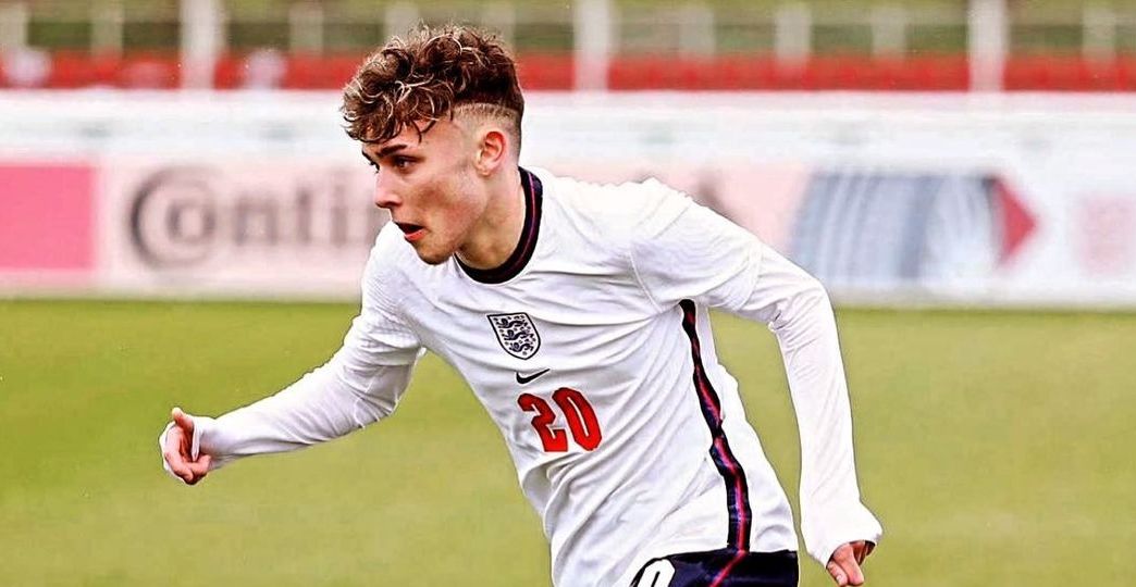 Liverpool given transfer warning after Spurs pass up on Clark