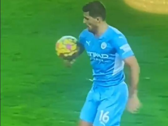 (Video) VAR absent as City's Rodri gets away with handball