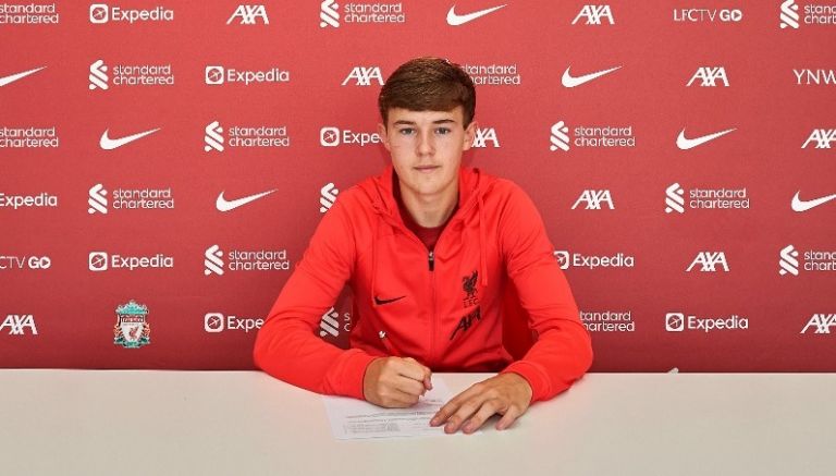 Liverpool hand first professional contract to Tommy Pilling