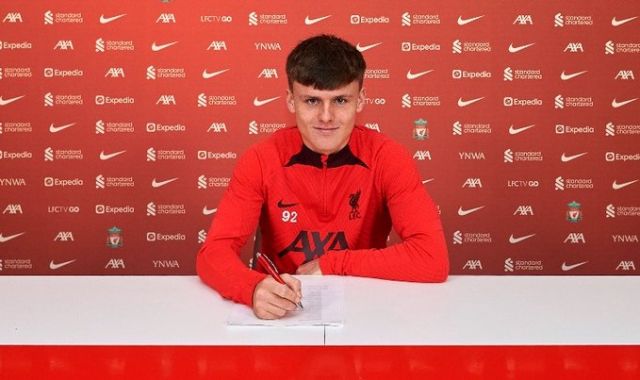 Liverpool forward Doak signs new contract with the club