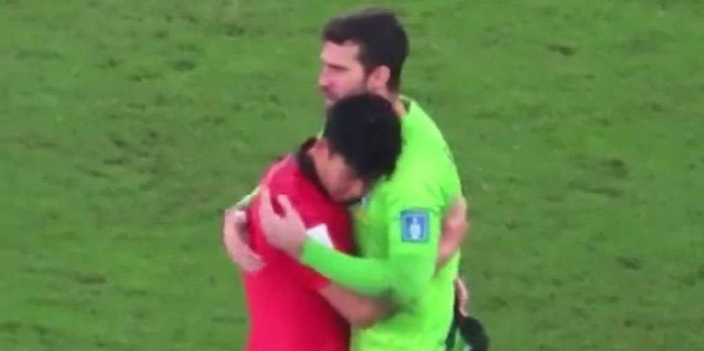 (Video) Eagle-eyed fan spots Alisson's heartwarming Son gesture at FT