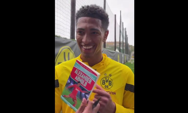 (Video) How Jude Bellingham reacted to being asked to sign a Trent book