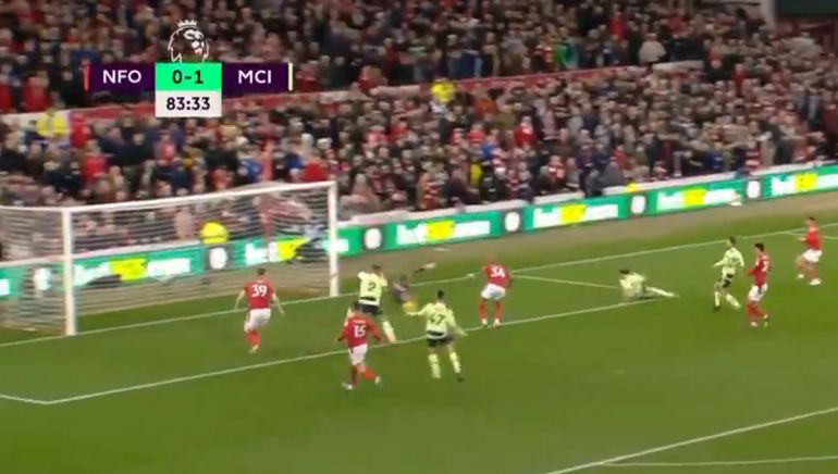 Joke Manchester City defending sees them concede awful late equaliser