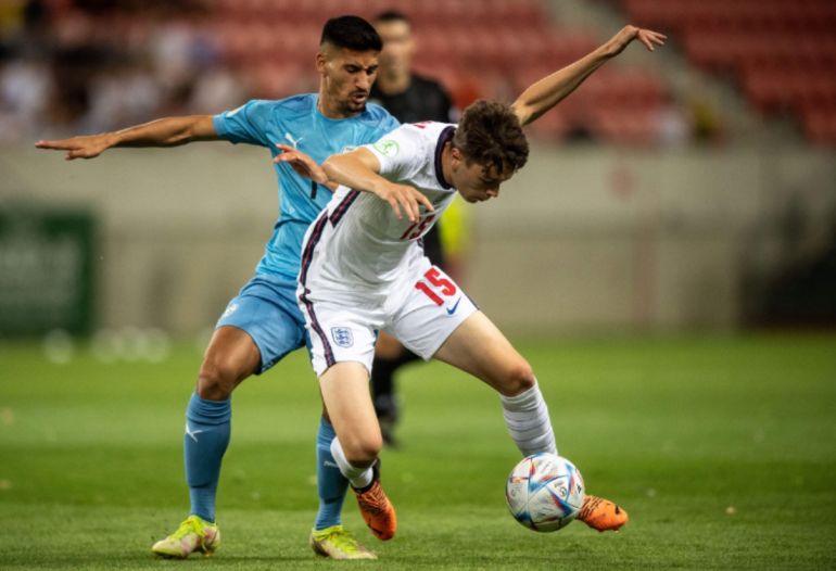 Liverpool youngster Luke Chambers signs new contract at Anfield