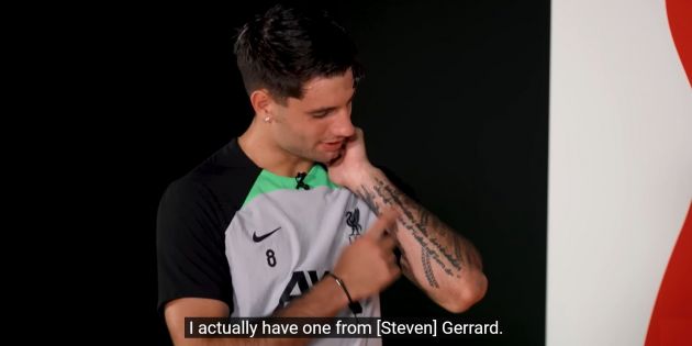 (Image) Steven Gerrard through the ages, every team photo from 1998 to 2014