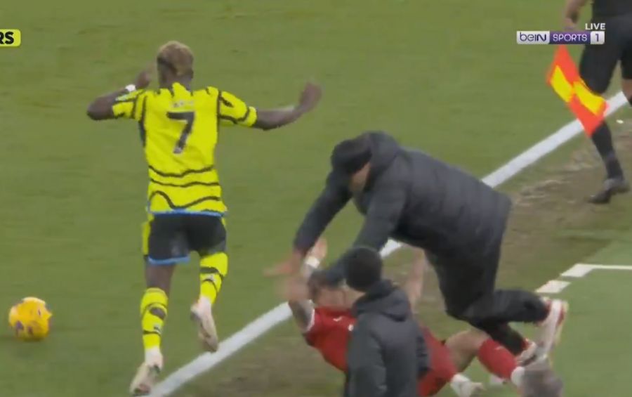 (Video) Tsimikas picks up injury after wiping out Klopp on the sideline