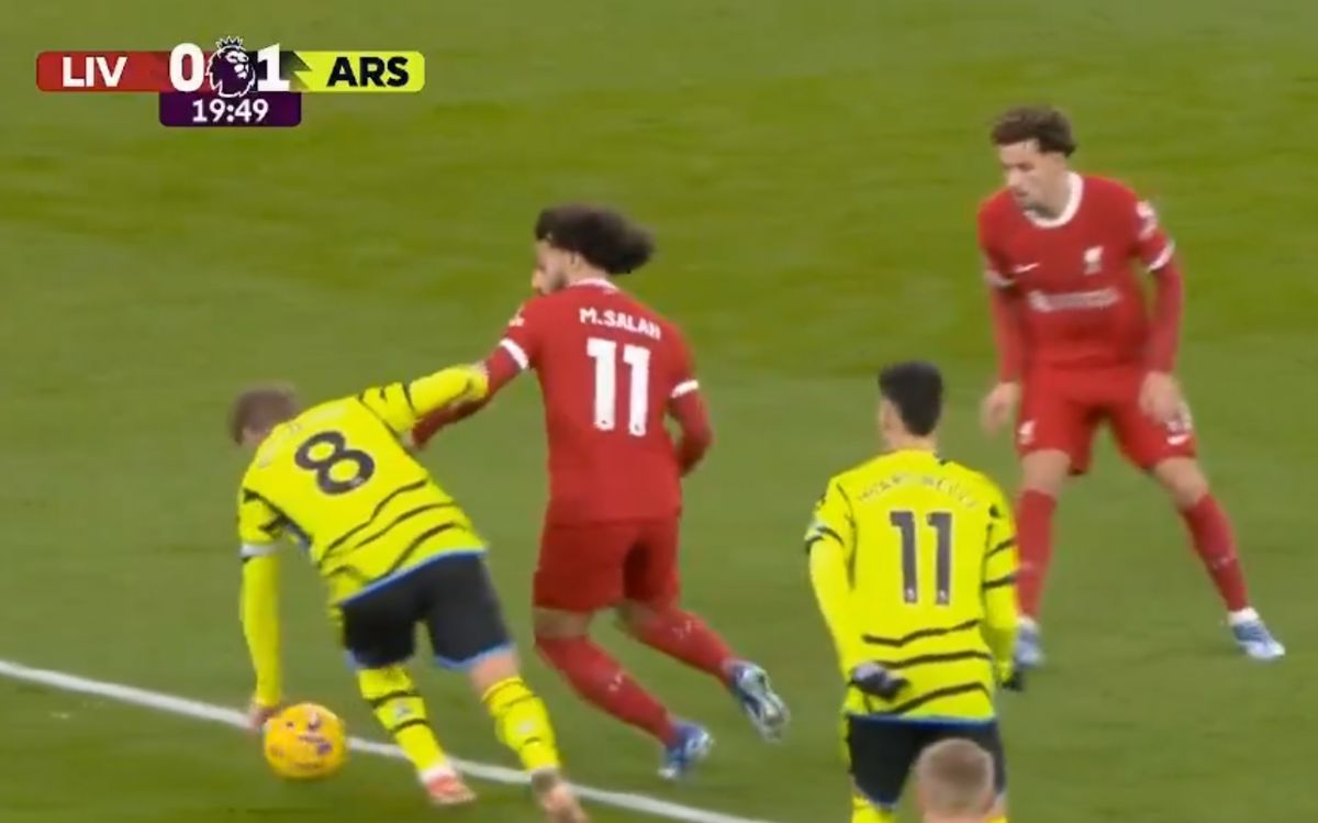 (Video) Liverpool denied stonewall penalty after Odegaard handball