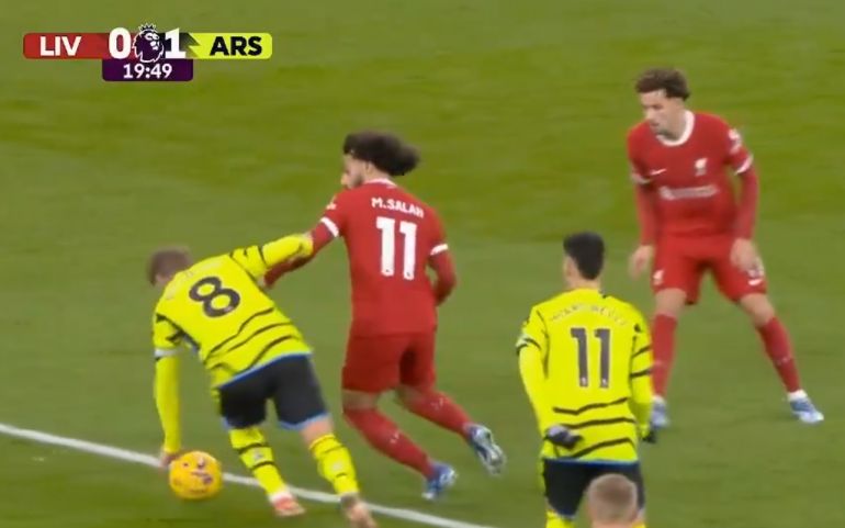 (Video) Liverpool denied stonewall penalty after Odegaard handball