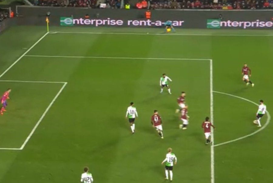 (Images) Look at these fresh snaps of Salah offside call; doesn't look ...
