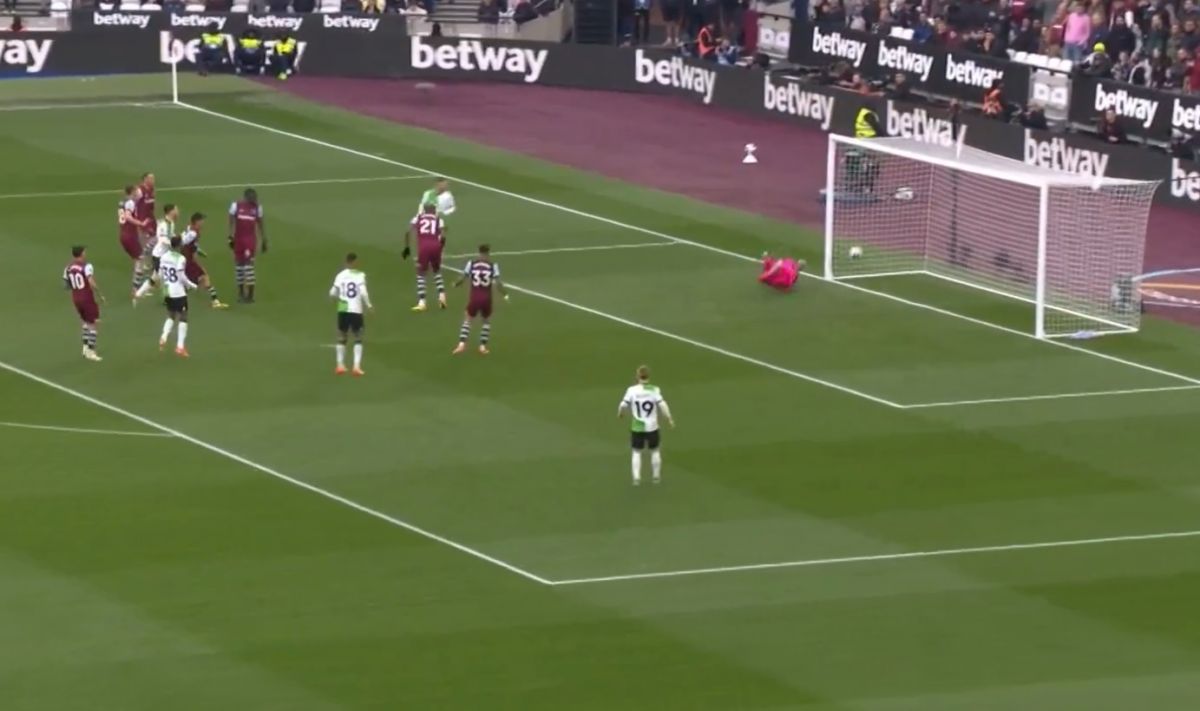 (Video) Luck favours Andy Robertson as he equalises against West Ham