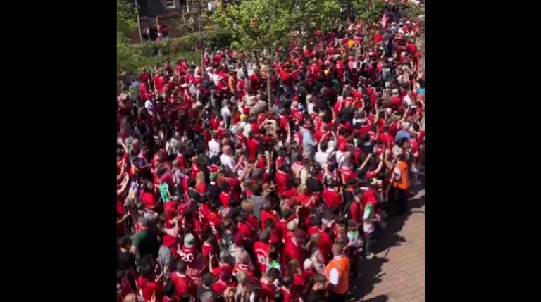 Incredible scenes outside Anfield; 1000s of Liverpool fans wait for Klopp