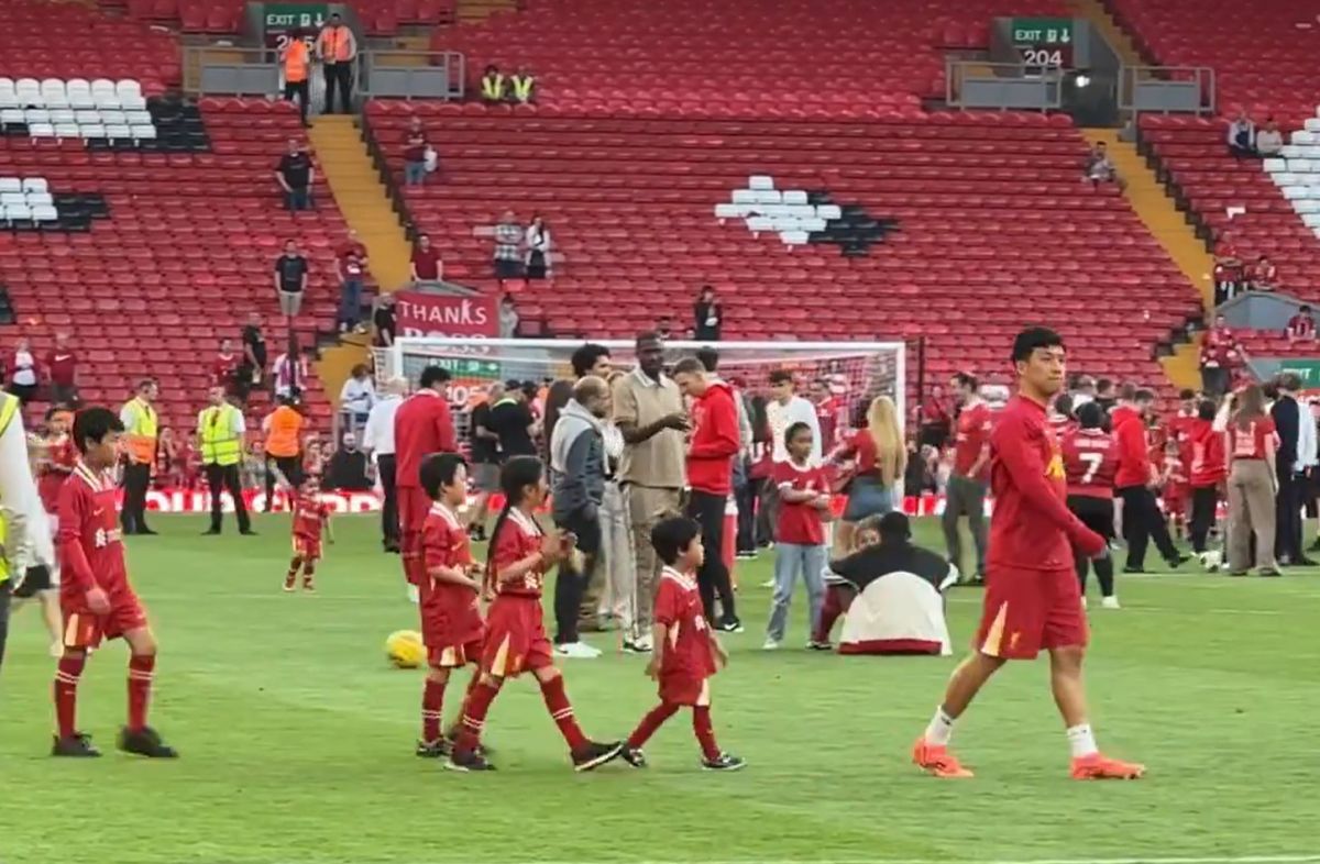 (Video) Adorable clip of Wataru Endo's family during Anfield lap of honour