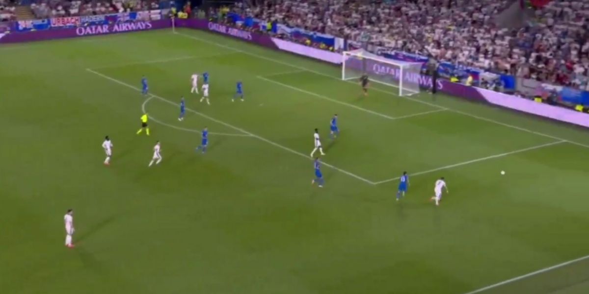 Walker's hapless cross shows why Alexander-Arnold is the better player
