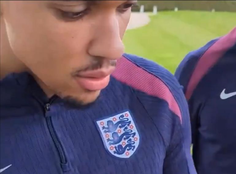 (Video) Trent couldn't believe the photo he was asked to sign in training