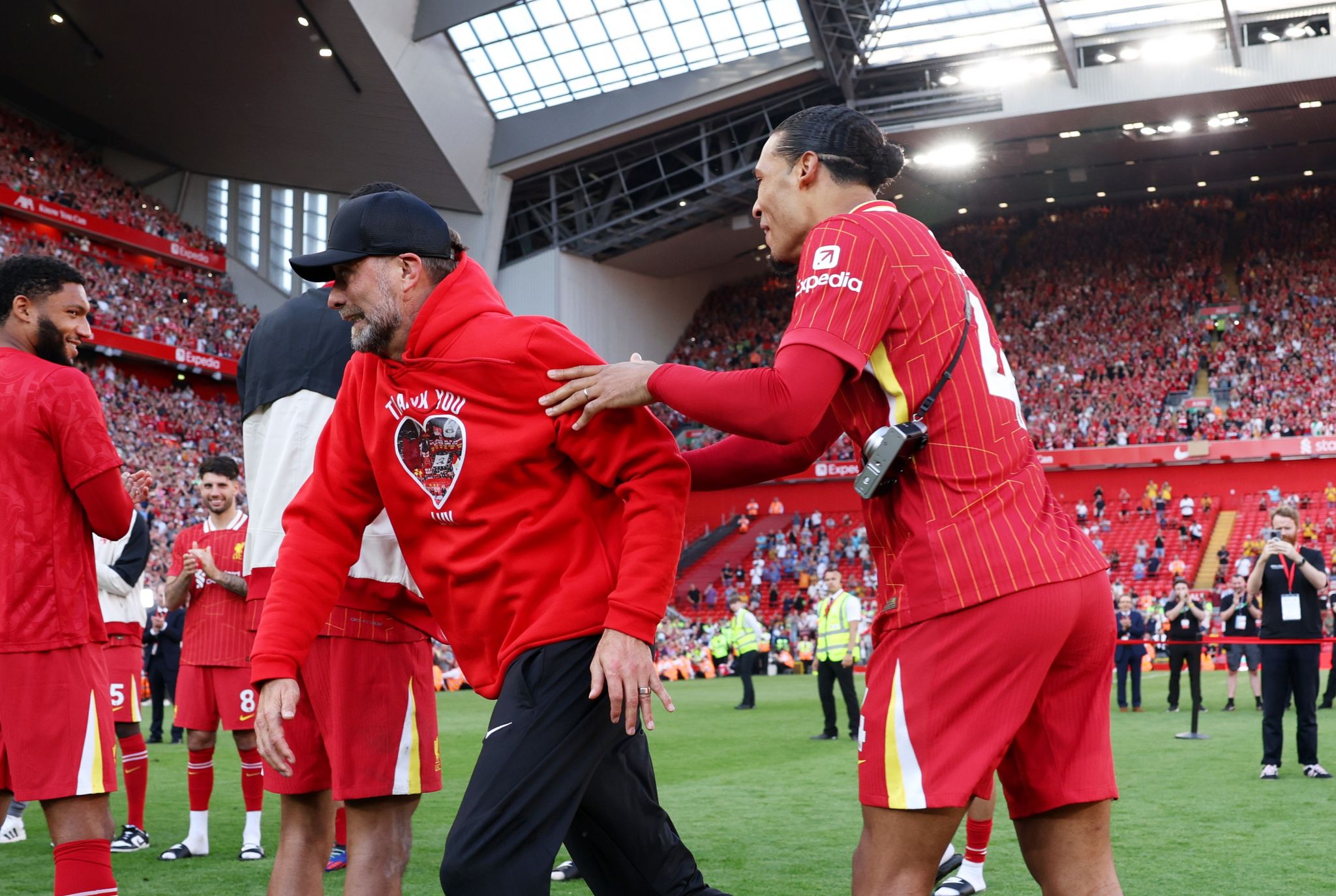 Jurgen Klopp breaks his silence on Slot, players, and texts