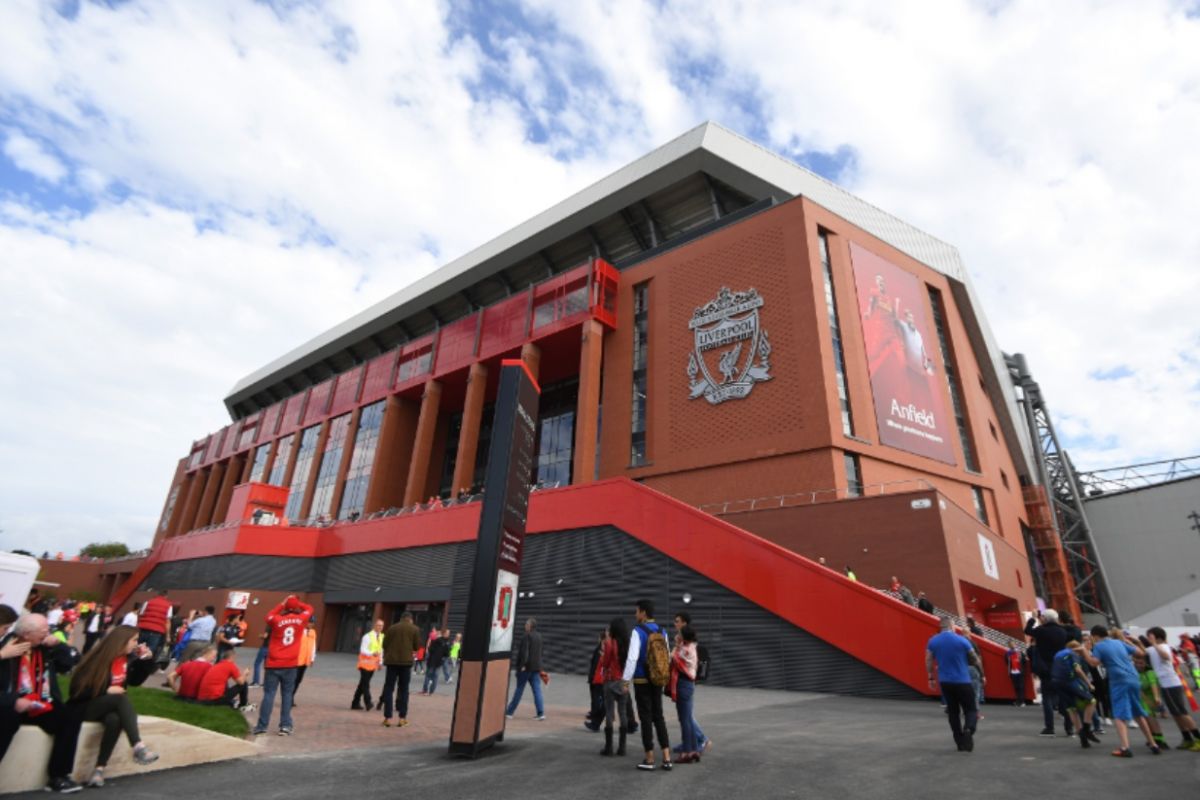 Jorrel Hato rubbishes Liverpool rumours after recent Anfield visit