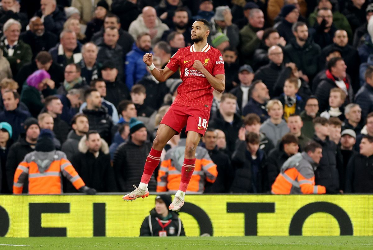 'Wowwww!': Salah & Van Dijk burst into applause after what they saw ...