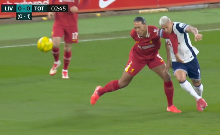 Richarlison attempts to star Van Dijk scrap after controversial elbow