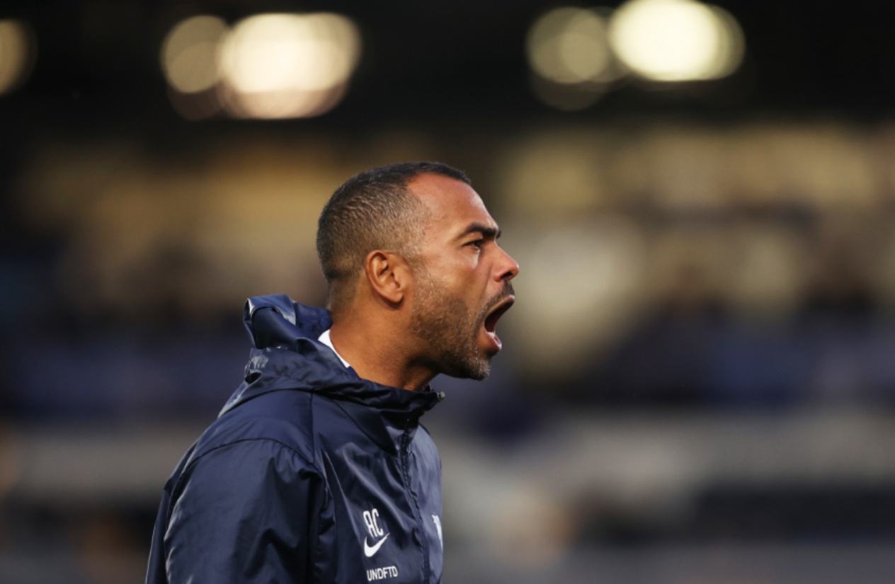 Ashley Cole rails against some pundits' treatment of Alexander-Arnold