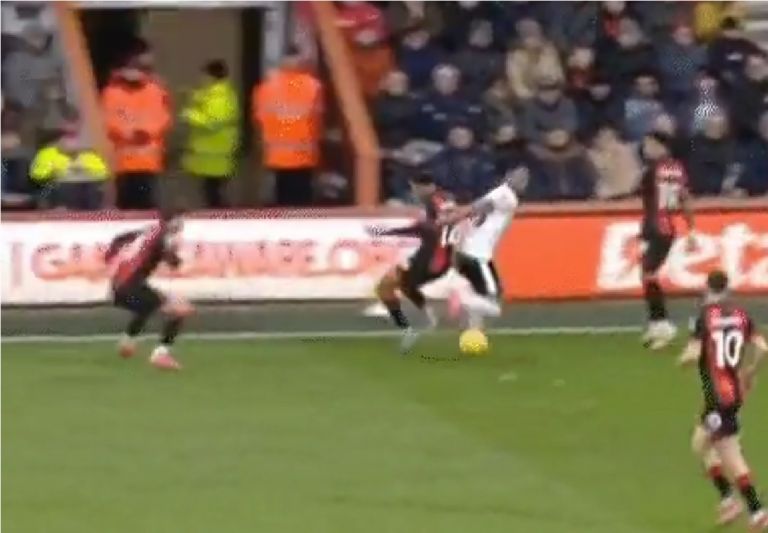 (Video) Gravenberch tied Bournemouth duo in knots with outrageous spin