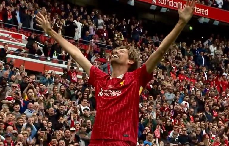 (Video) Peter Crouch revels in scoring at Anfield for Liverpool Legends