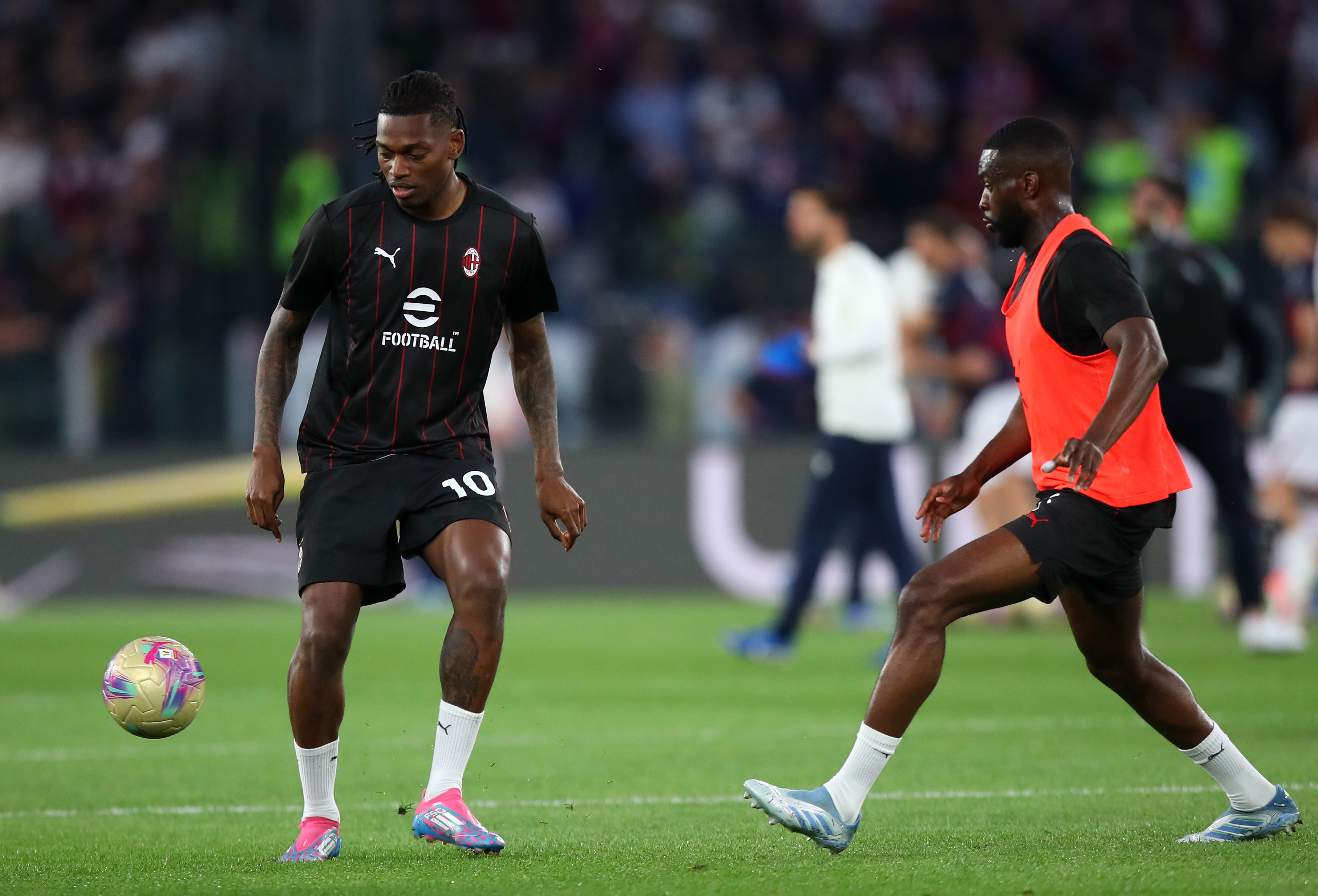 Fabrizio Romano pours cold water on Rafael Leao to Liverpool rumours
