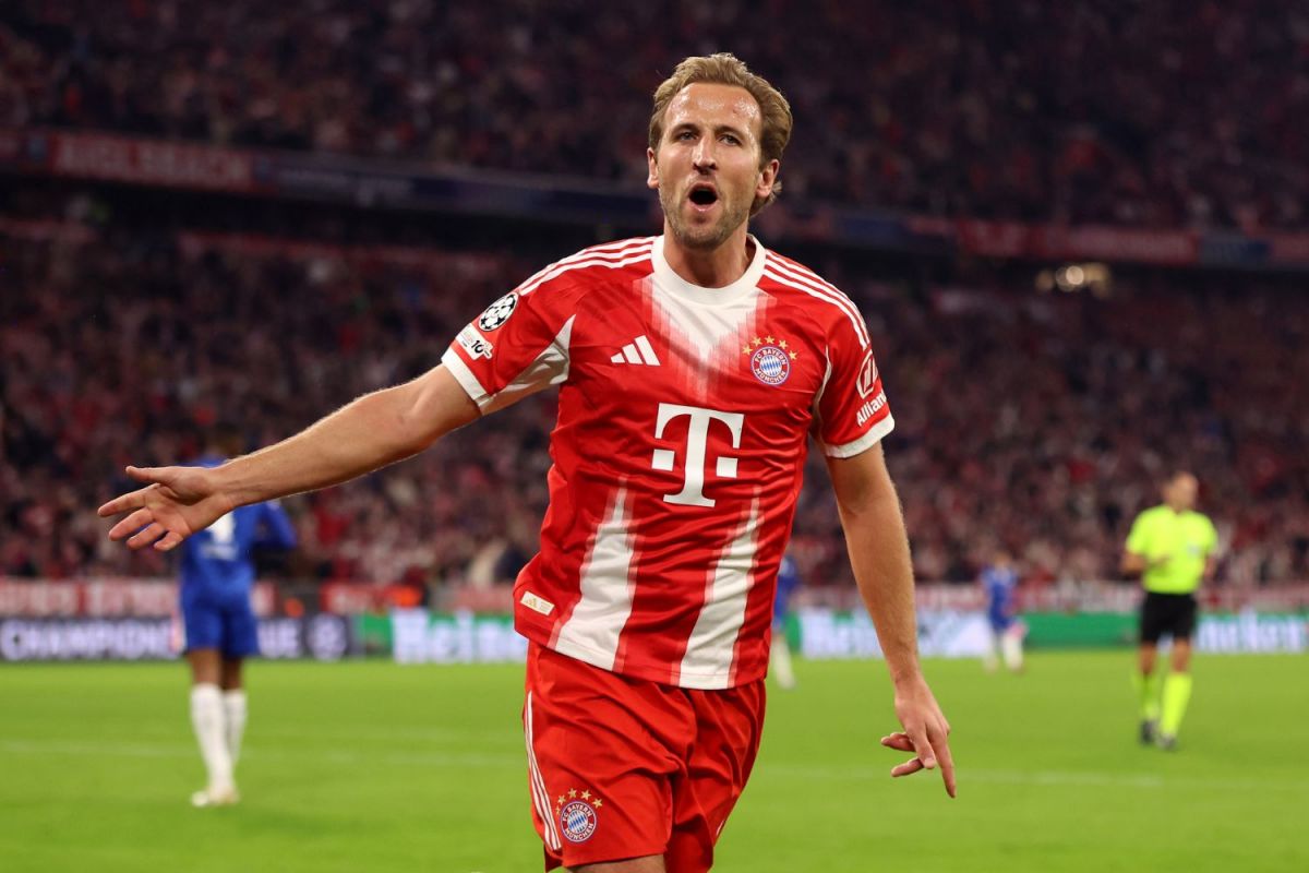 Neville names Kane as one striker Liverpool will never sign