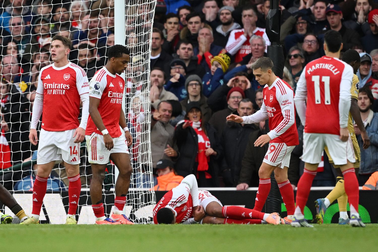 Arsenal seven-man injury crisis could hand Liverpool title opening