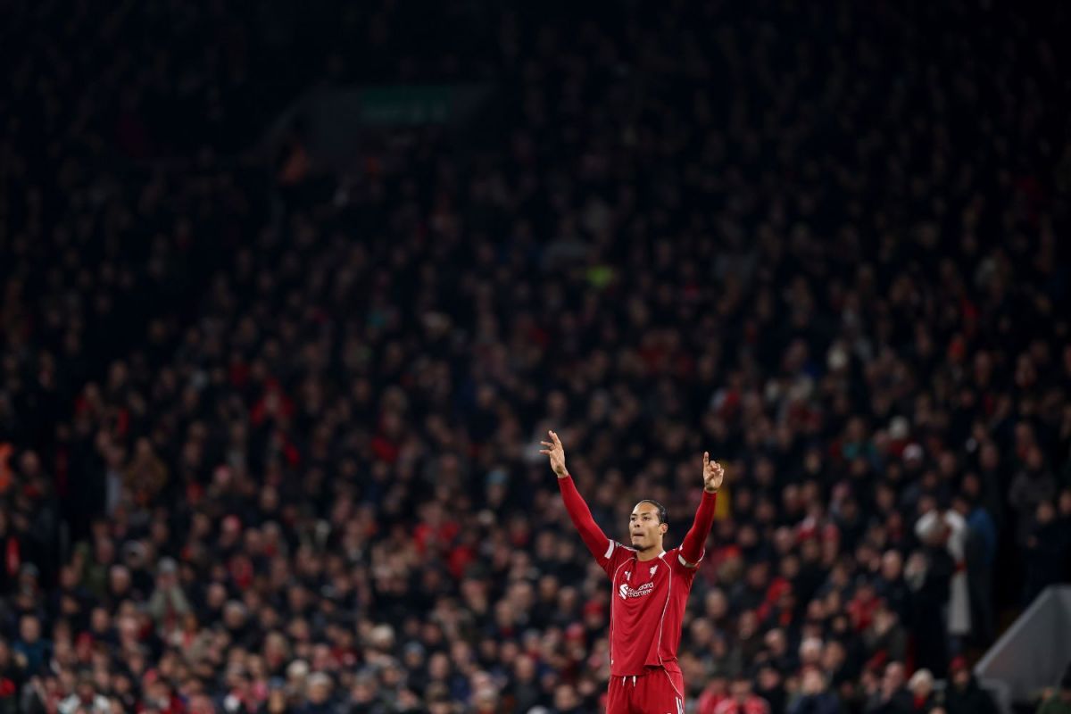 Former club chief argues Van Dijk exposed by teammates