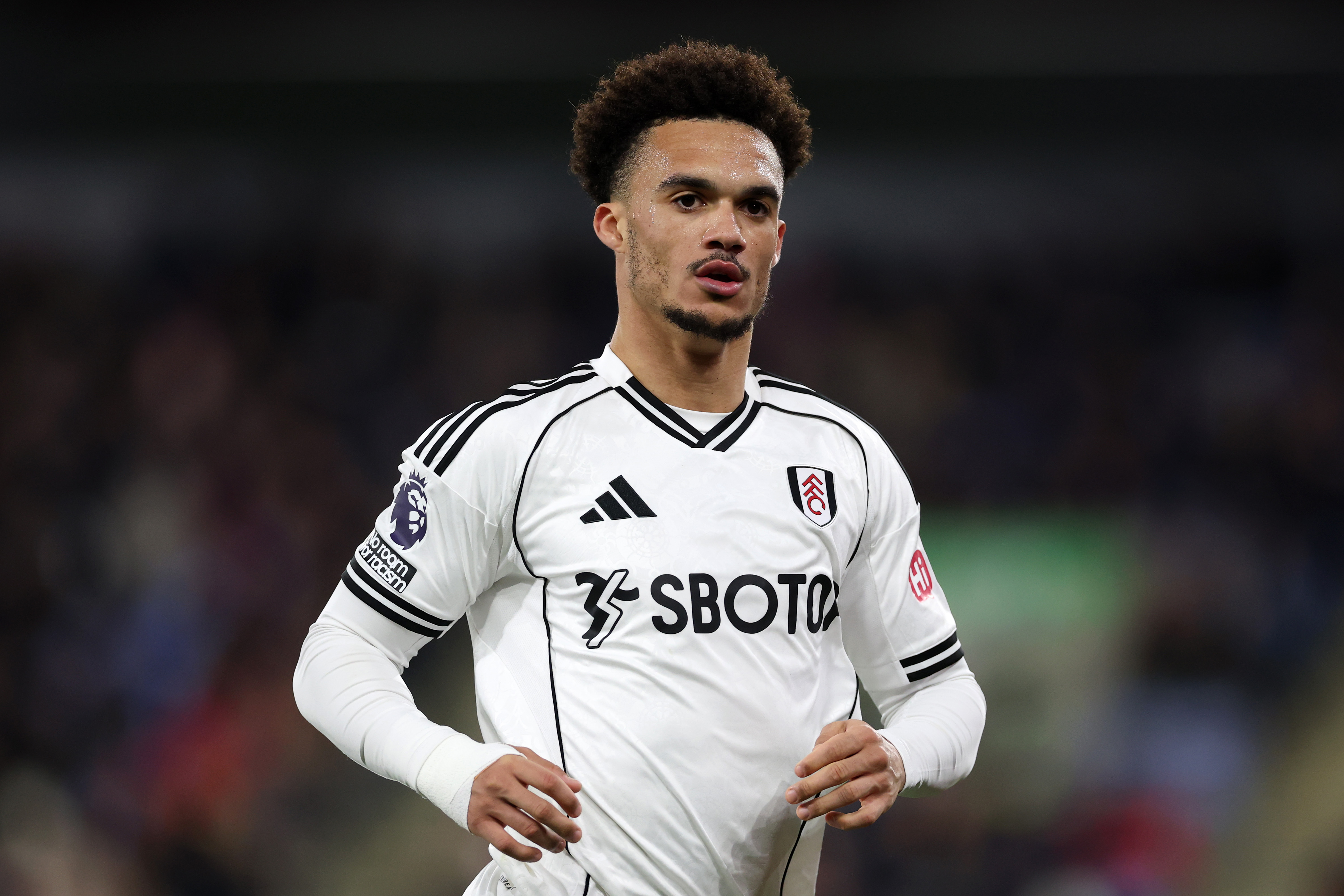 Report: Liverpool open talks over potential Antonee Robinson move